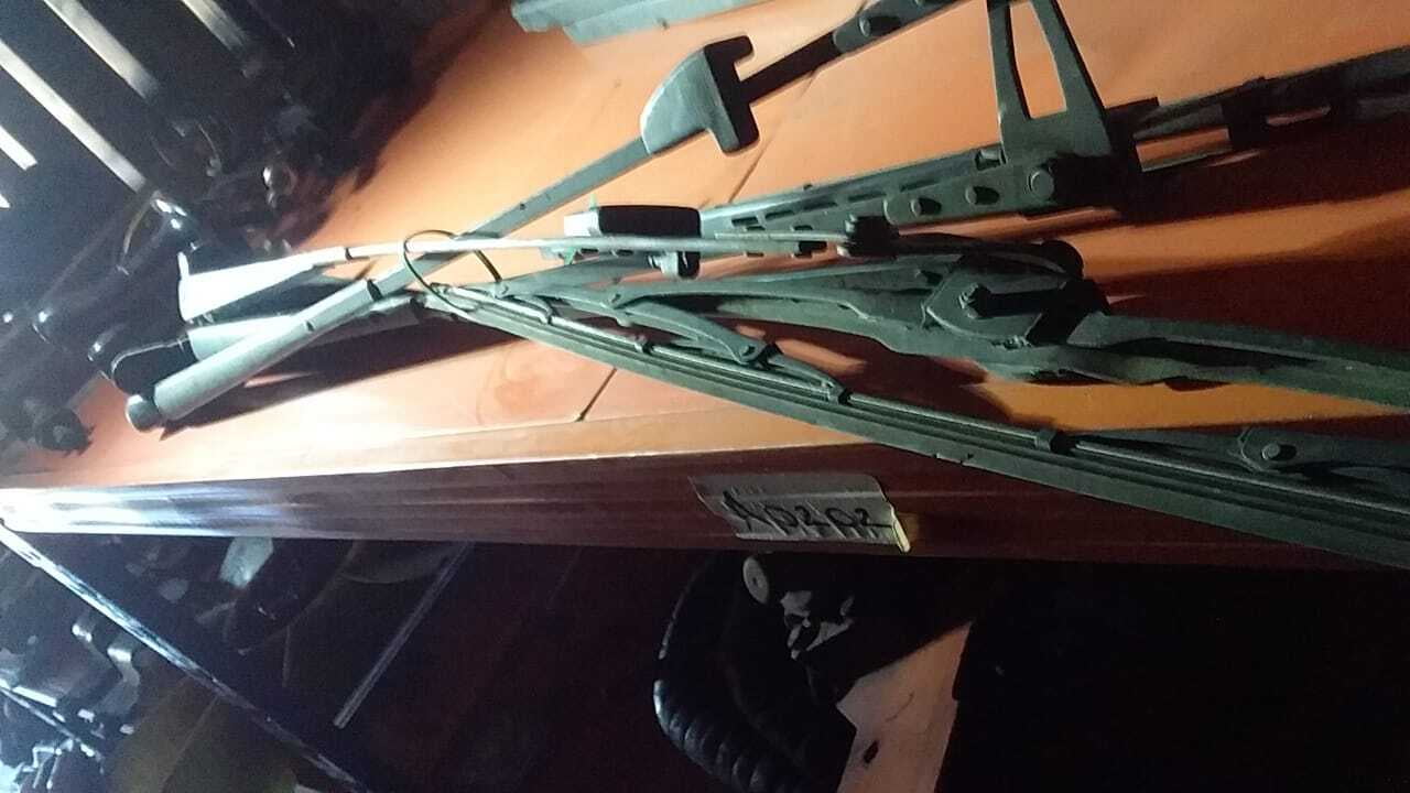 Front wiper arm assemblies (M300)